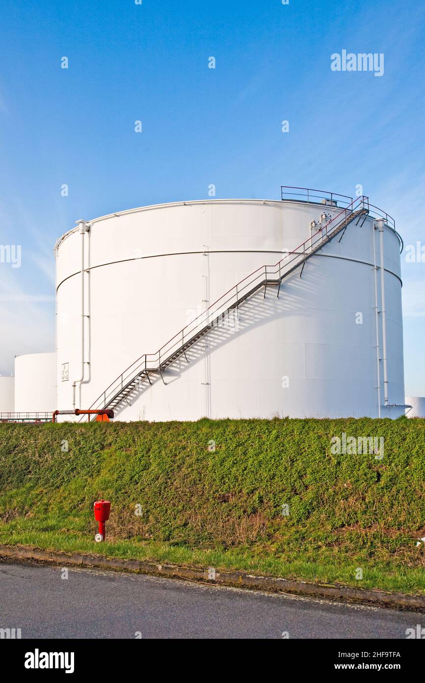 white tanks for petrol and oil in tank farm with blue sky Stock Photo ...