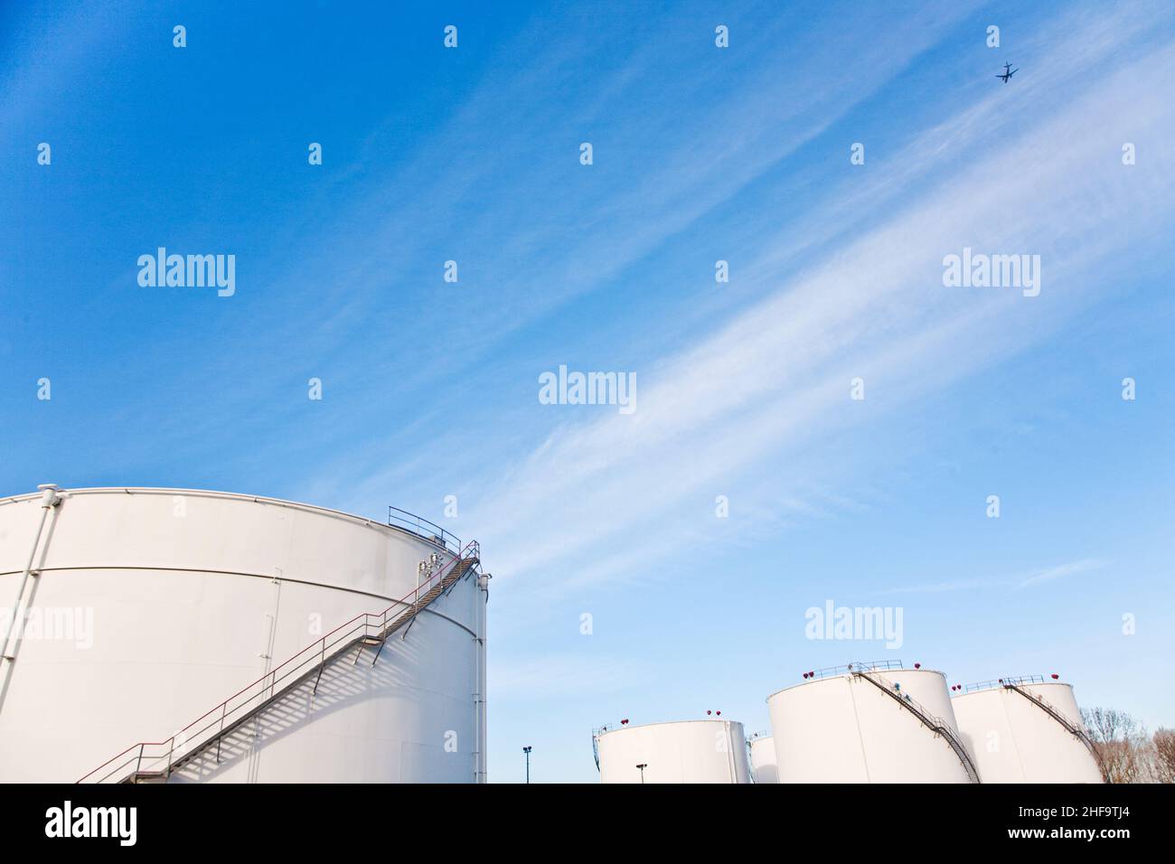Aircraft diesel fuel tank hi-res stock photography and images - Alamy