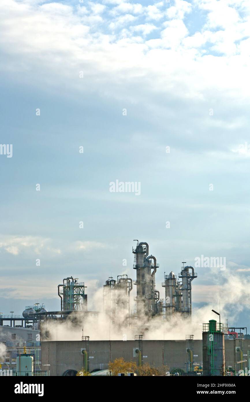 Catalytic cracking plant hi-res stock photography and images - Alamy