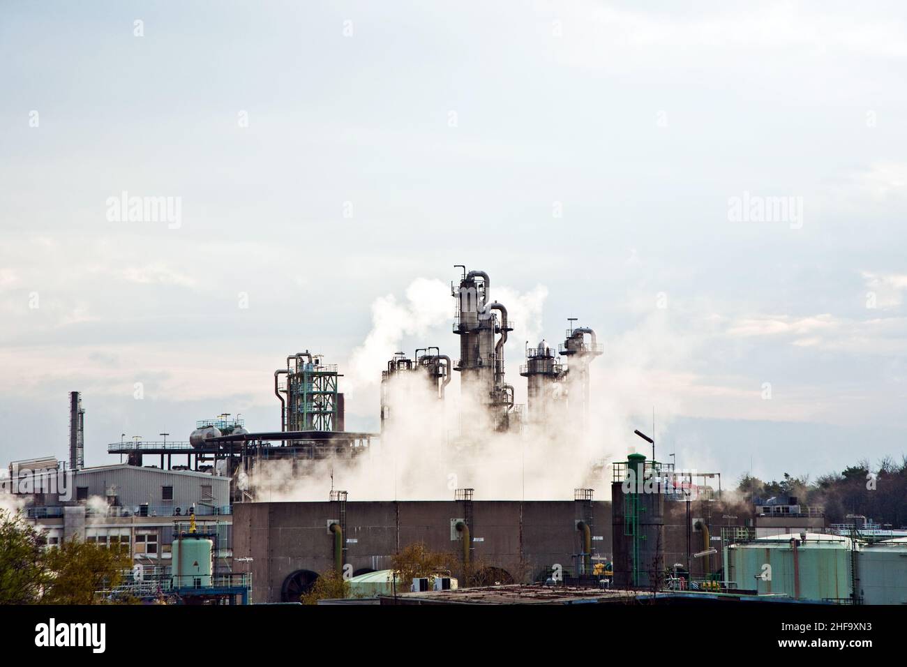 Catalytic cracking plant hi-res stock photography and images - Alamy