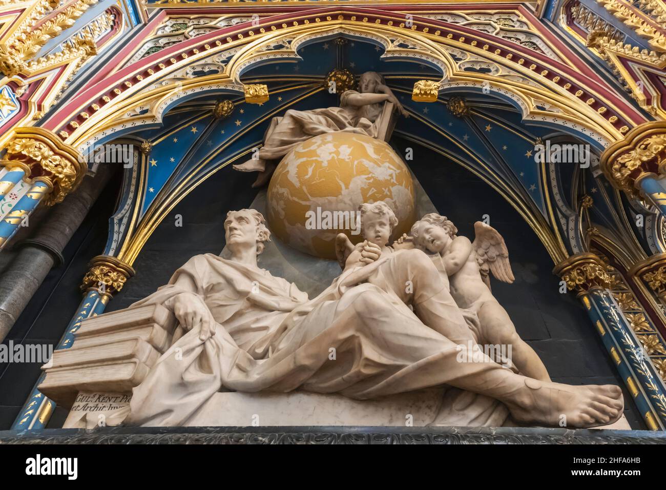 England, London, Westminster Abbey, Memorial Statue of Isaac Newton Stock Photo - Alamy