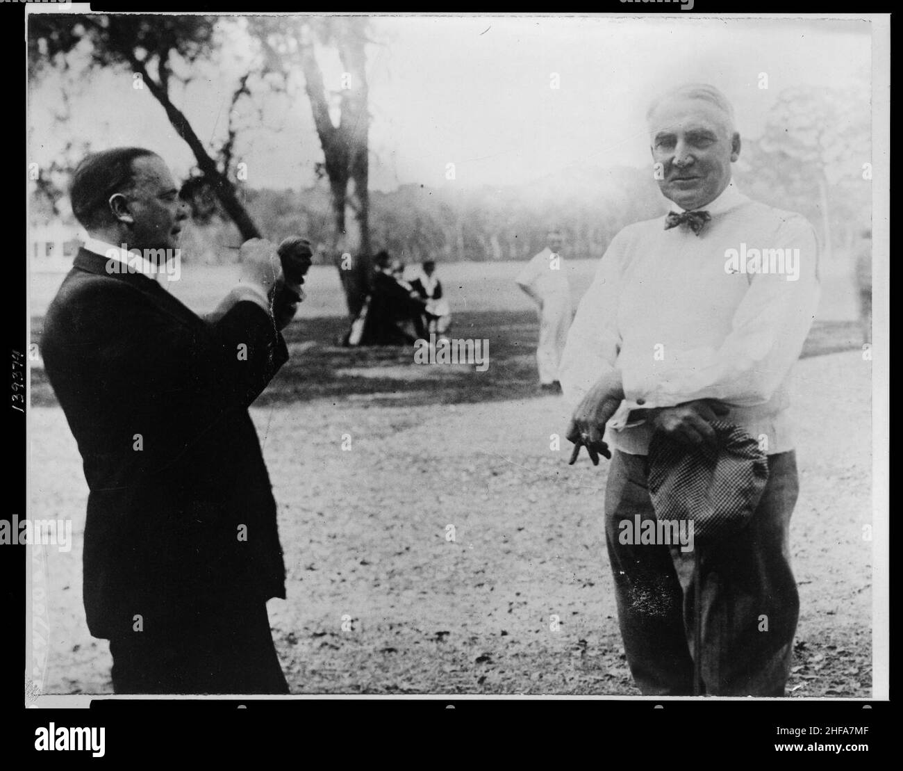 Sculptor models Harding as Senator golfs Stock Photo - Alamy