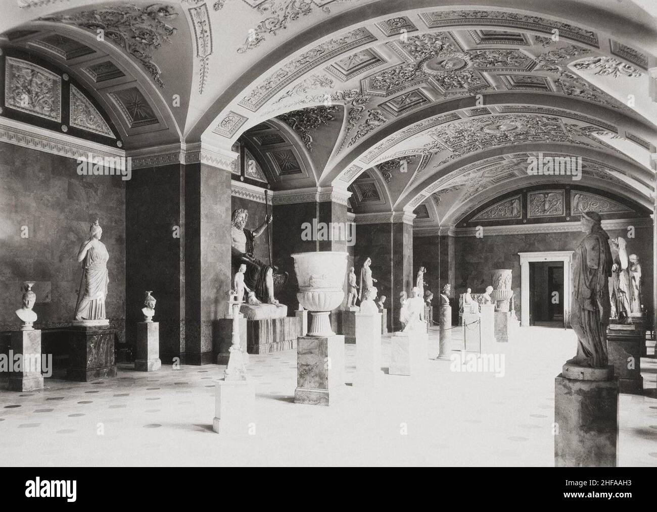 Seated Zeus, Hermitage, Saint Petersburg Stock Photo - Alamy