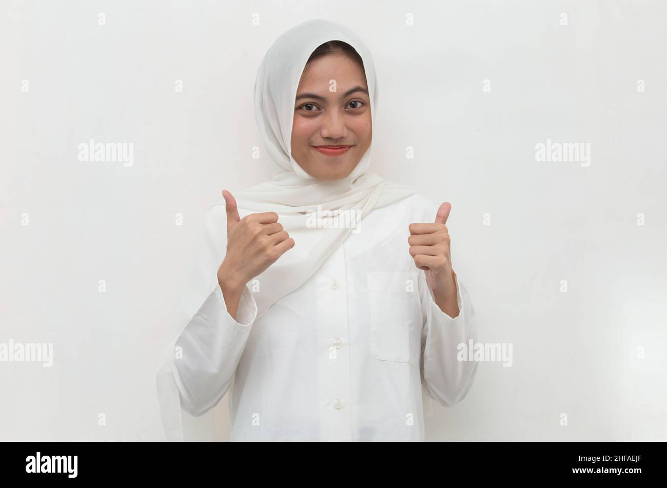 Asian muslim woman wearing hijab with ok sign gesture Stock Photo - Alamy
