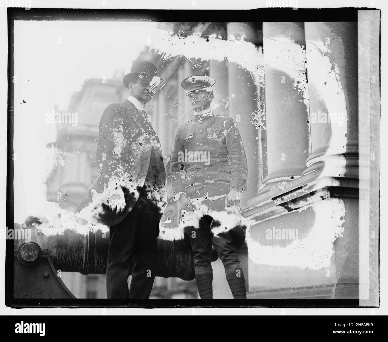 Secty. Baker & Sergt. Willie Sandlin Stock Photo - Alamy