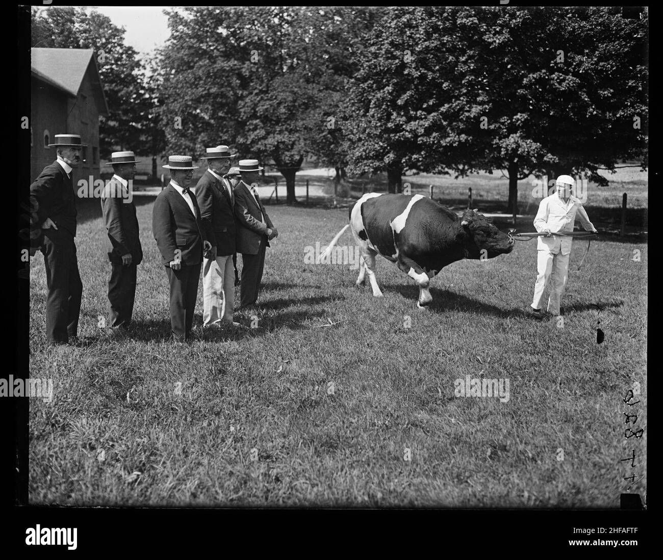 Secy. of Agric. Wallace, with Inspector Gen. Helmick of the U.S. Army ...