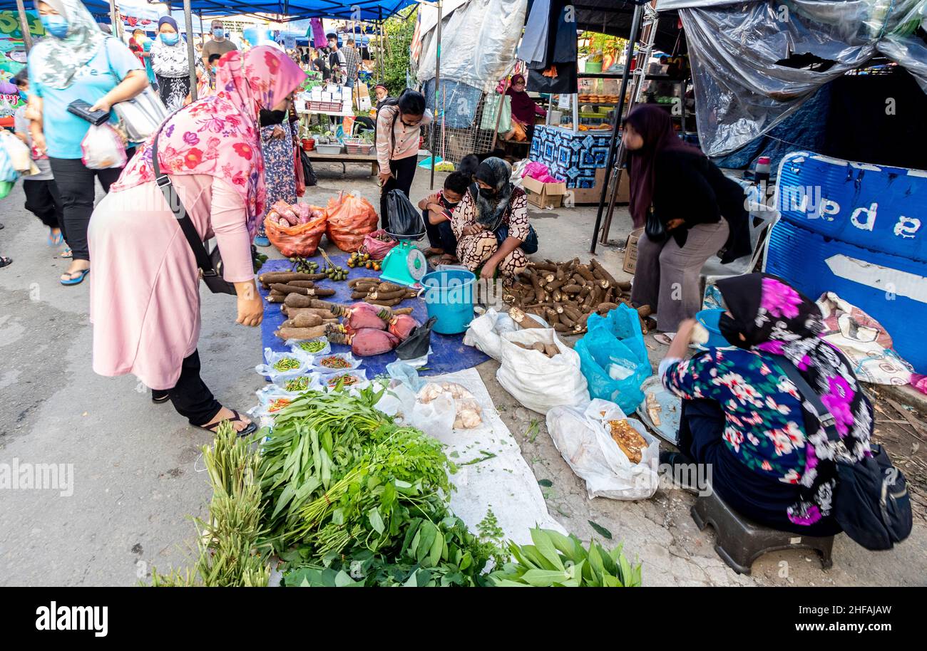 Kinarut market Sabah Borneo Malaysia Stock Photo - Alamy