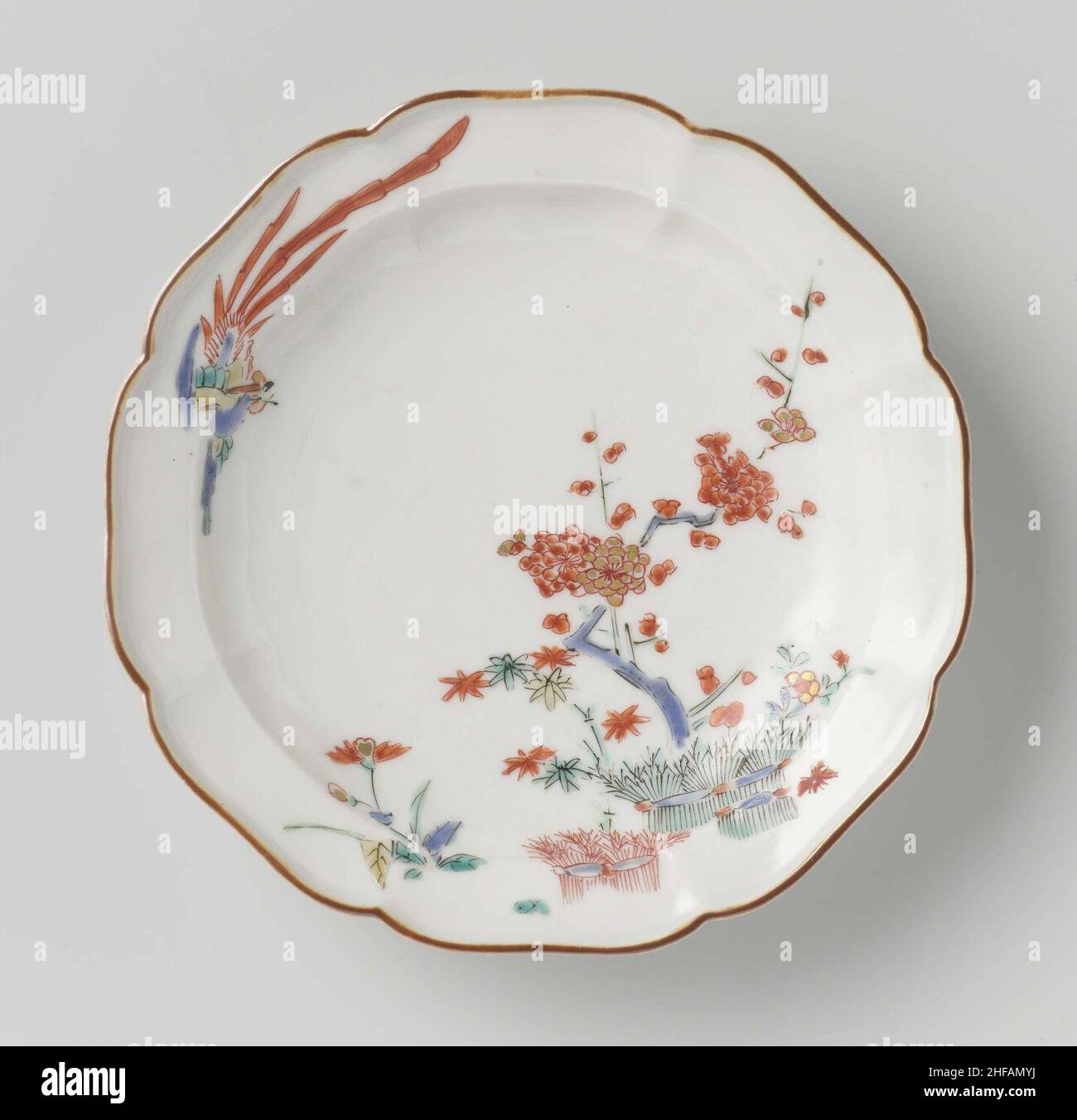 Scalloped dish with hedges, bamboo, prunus and hoo-bird Stock Photo - Alamy