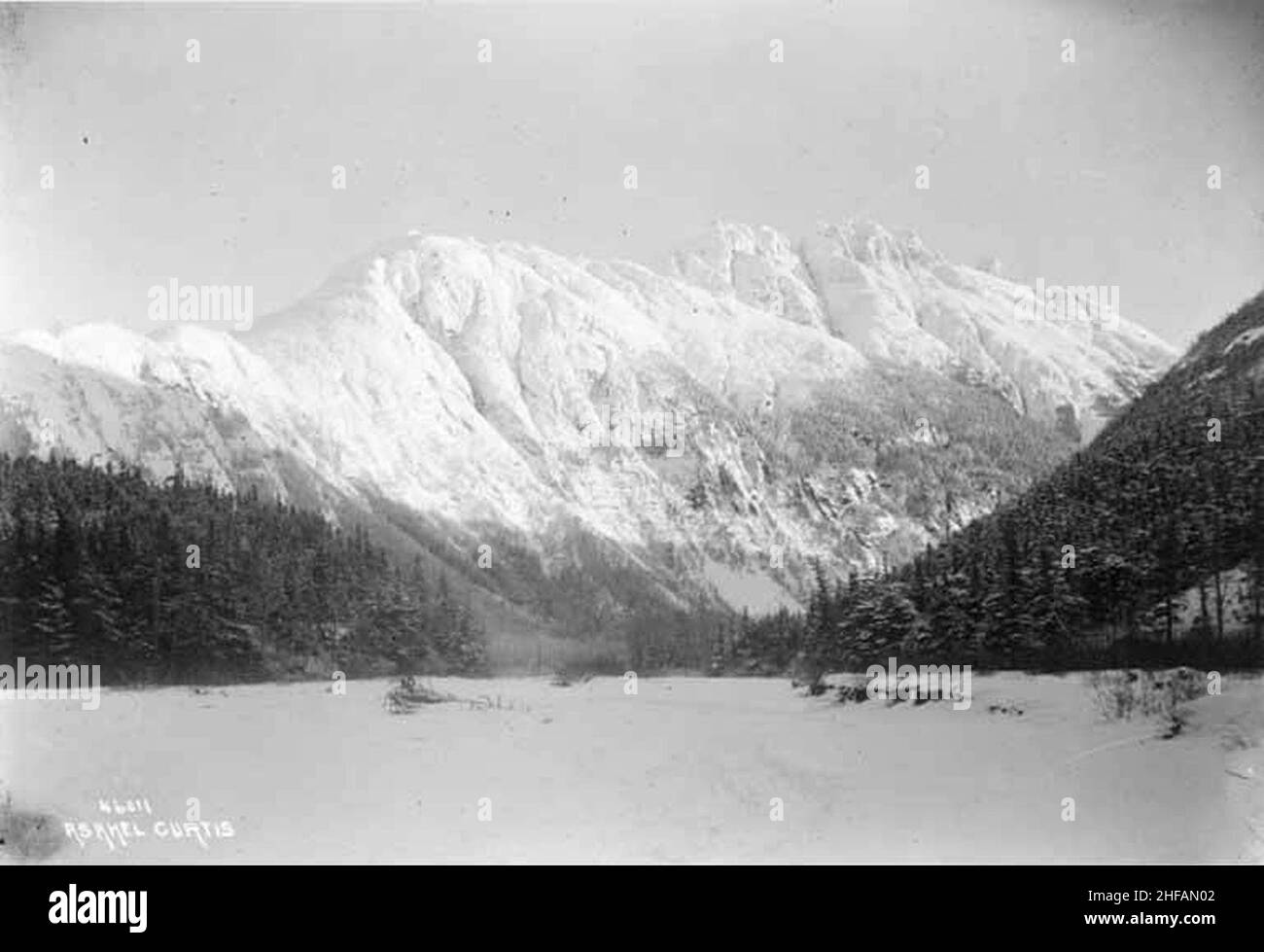 Sawtooth mountains Black and White Stock Photos & Images - Alamy