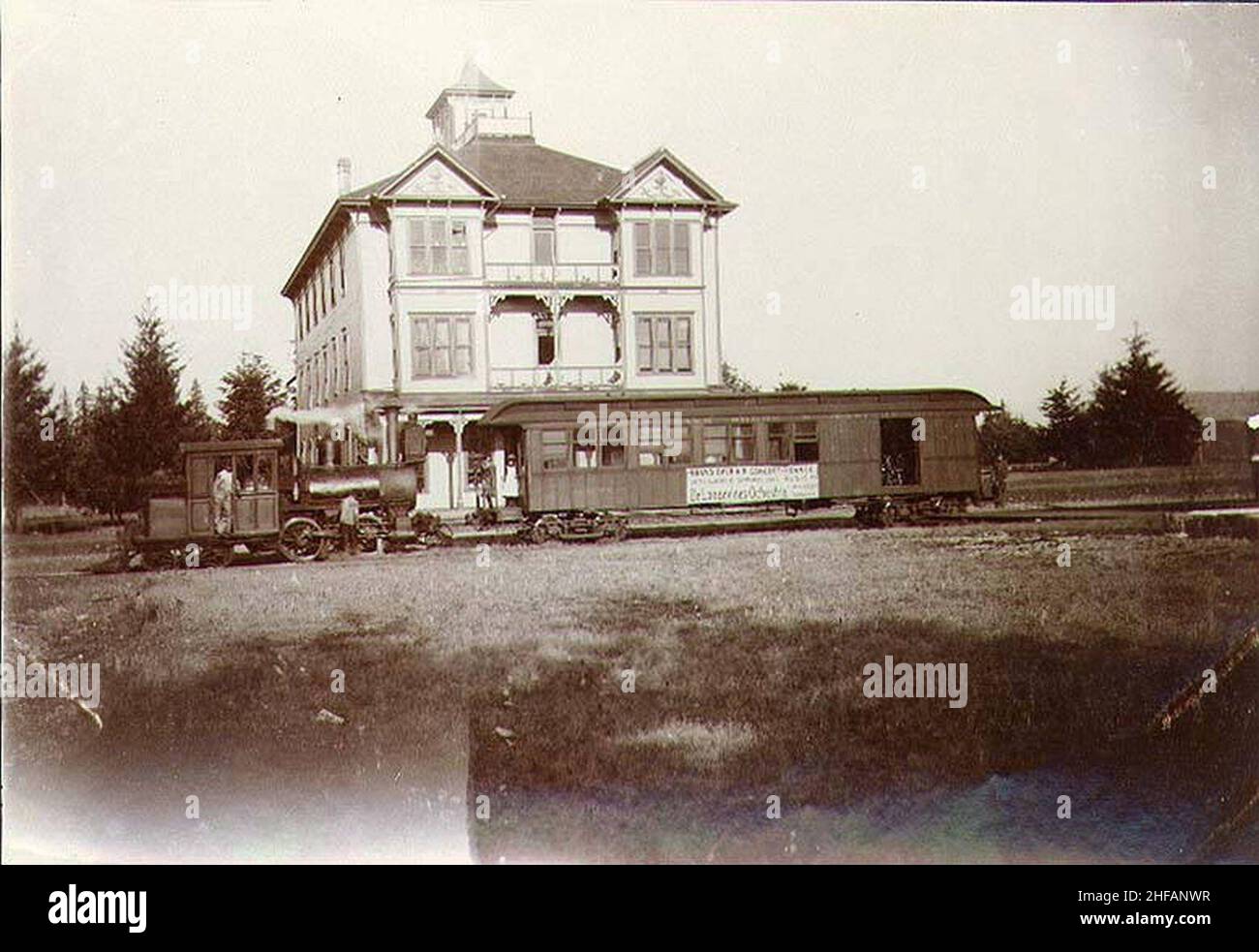 Seattle Lake Shore and Eastern Railway train at Lake Park Hotel, ca ...