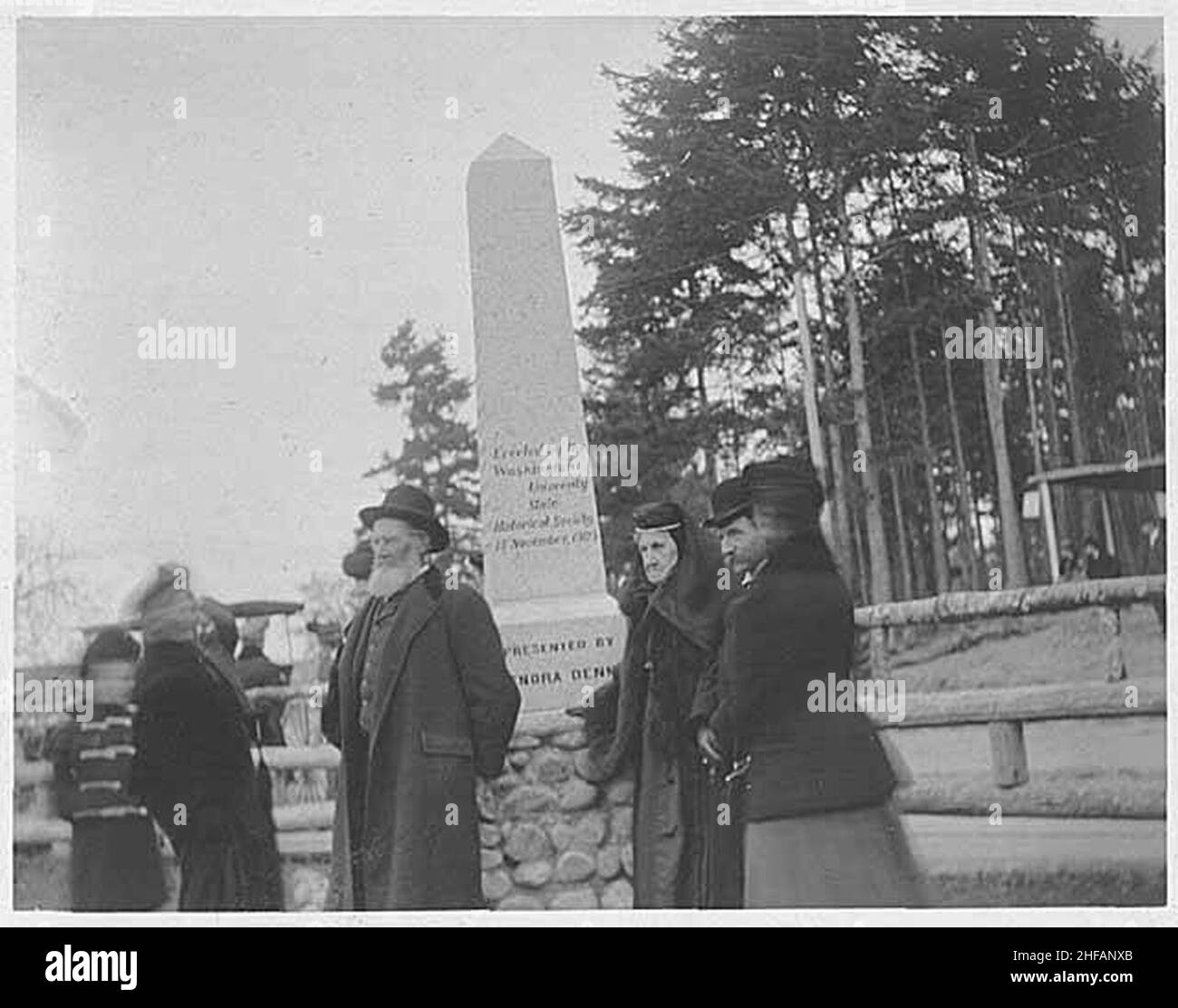 Seattle pioneers at the Alki Point Monument dedication, West Seattle ...