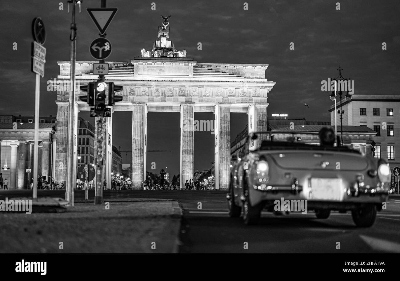 Super monument Black and White Stock Photos & Images - Alamy