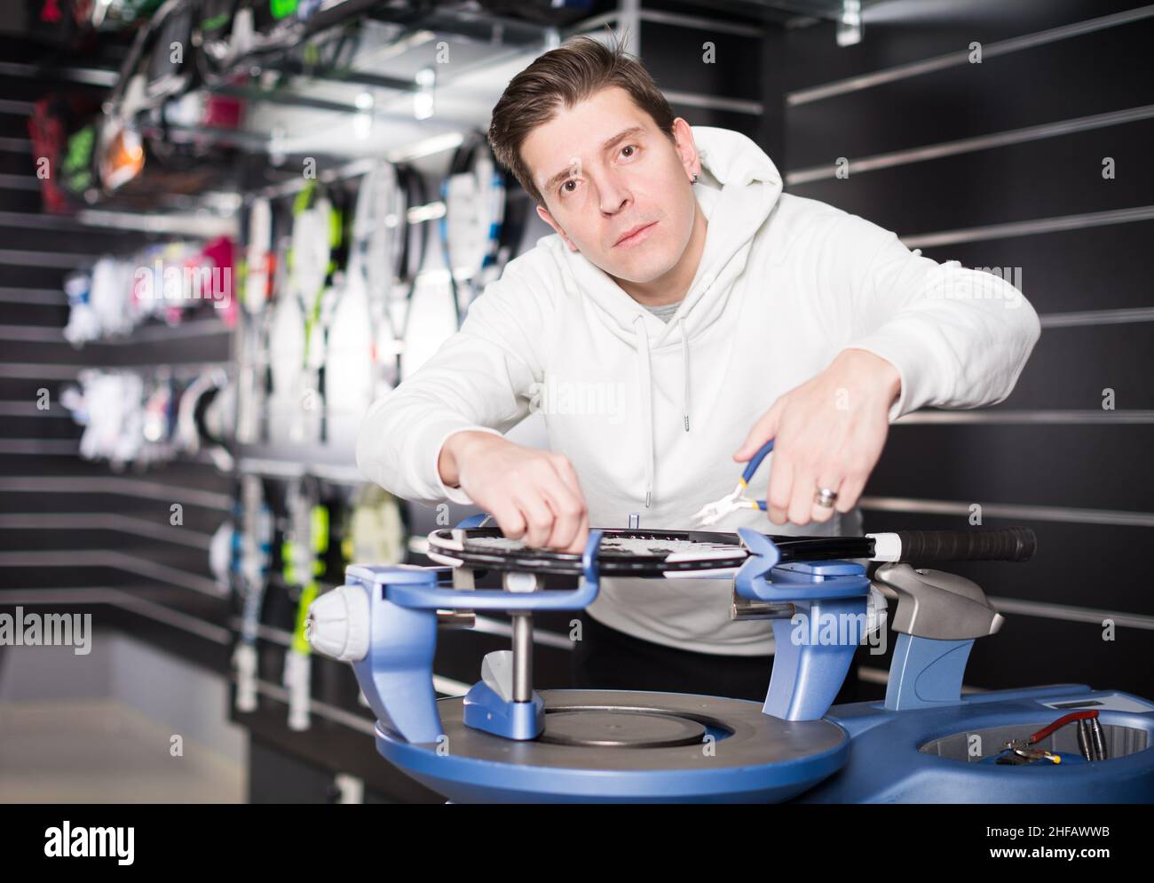 Tennis machine hi-res stock photography and images - Alamy