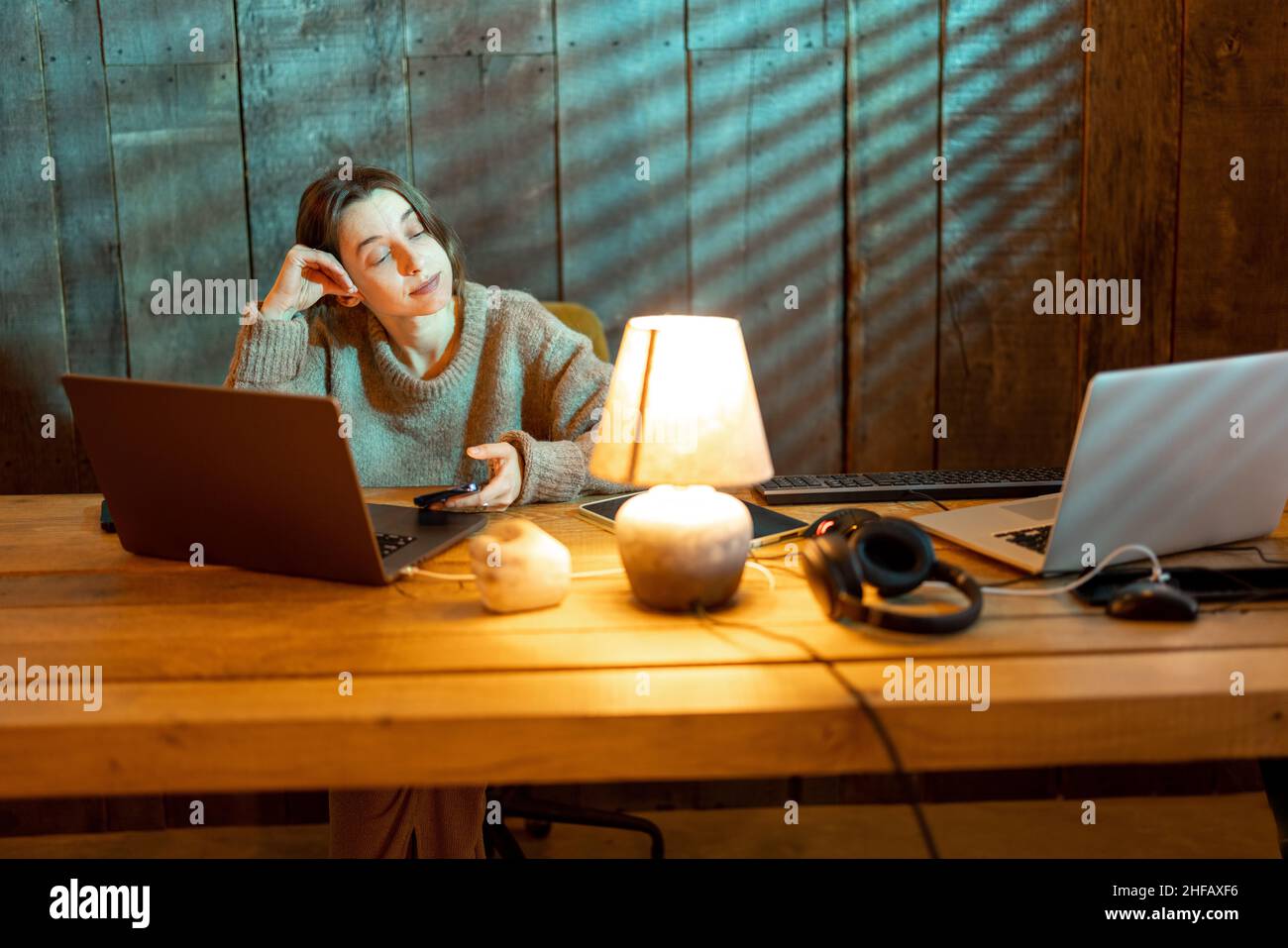 Night home work hi-res stock photography and images - Alamy