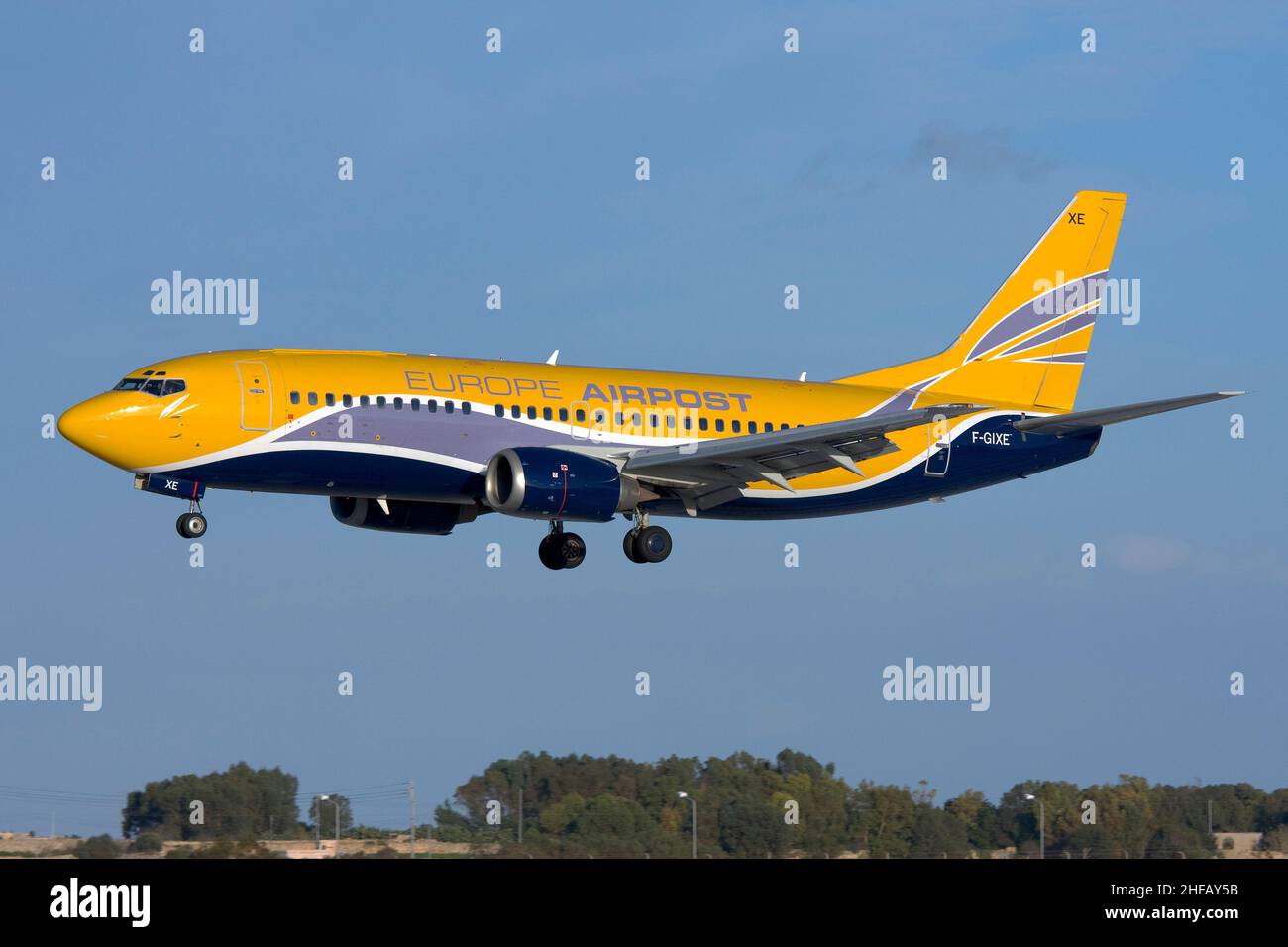 Europe Airpost Boeing 737-3B3(QC)MSN: 26850 (REG: F-GIXE) on finals for ...