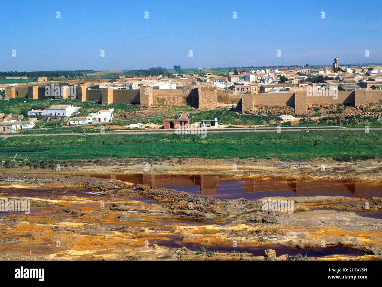 PANORAMICA DE LAS MURALLAS DEL S XII - FOTO AÑOS 80. Location: EXTERIOR ...