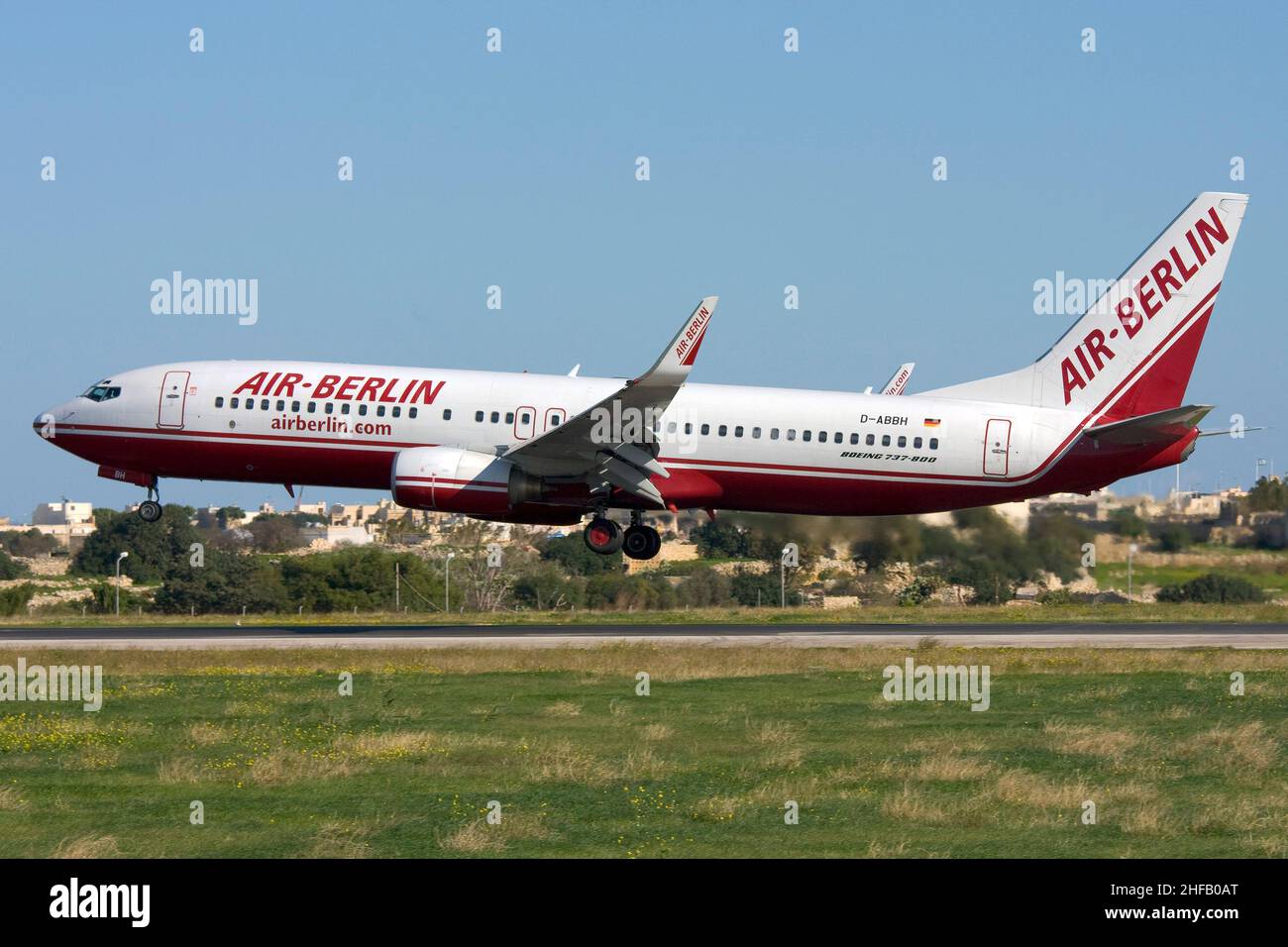 Air Berlin Boeing 737-86J [D-ABBH] landing runway 32, older color ...