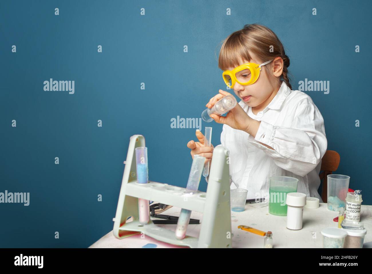 Chemistry class student doing experiment hi-res stock photography and ...