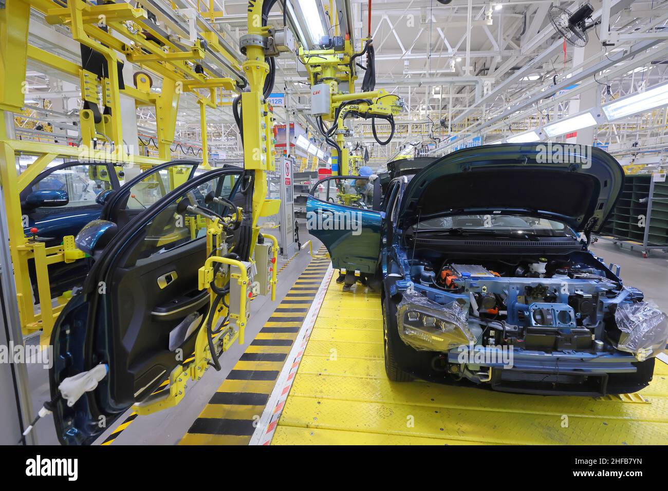 China vehicle assembly line hi-res stock photography and images - Alamy