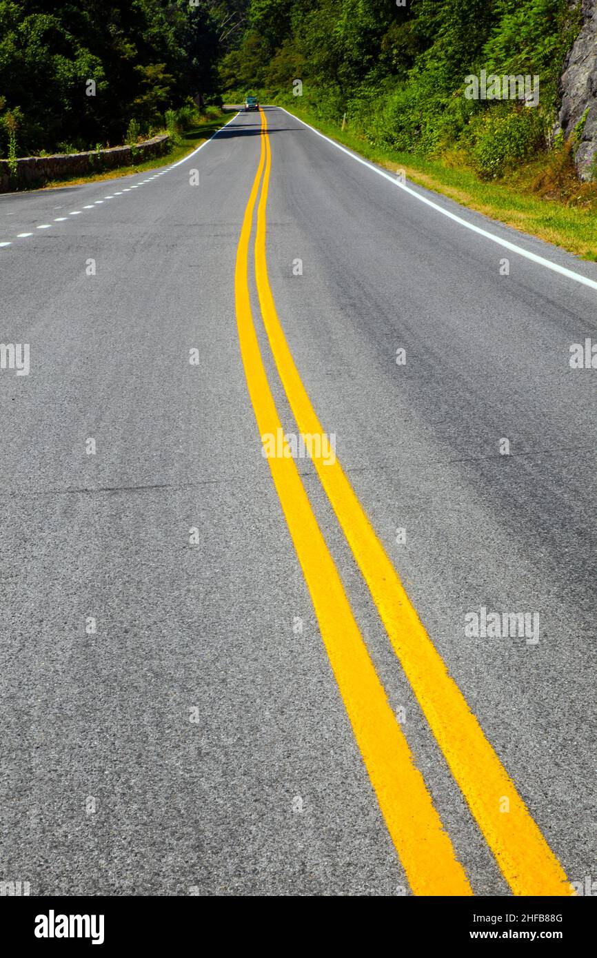 Beautiful scenic country road curves through Shenandoah National Park ...