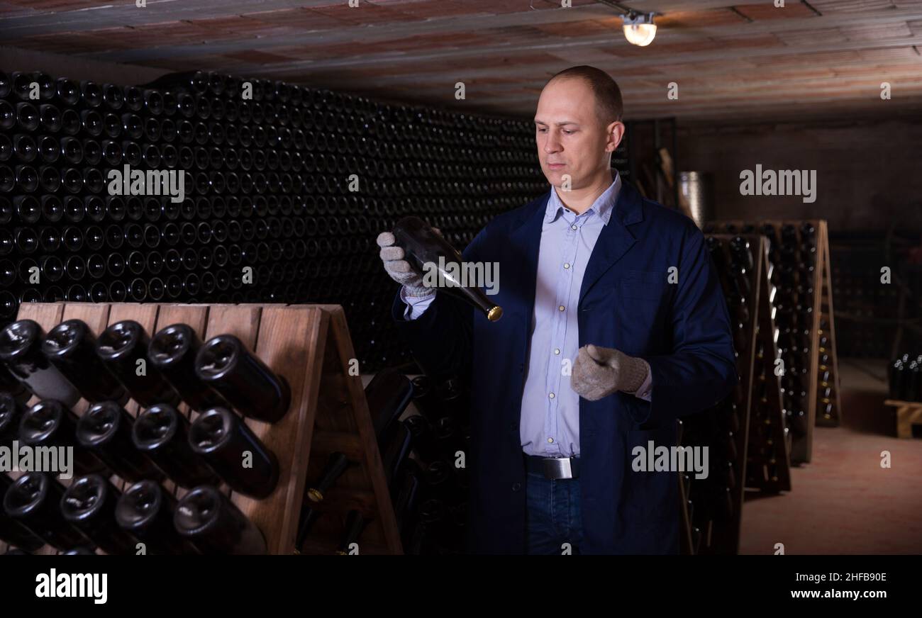 Inspecting bottles hi-res stock photography and images - Alamy