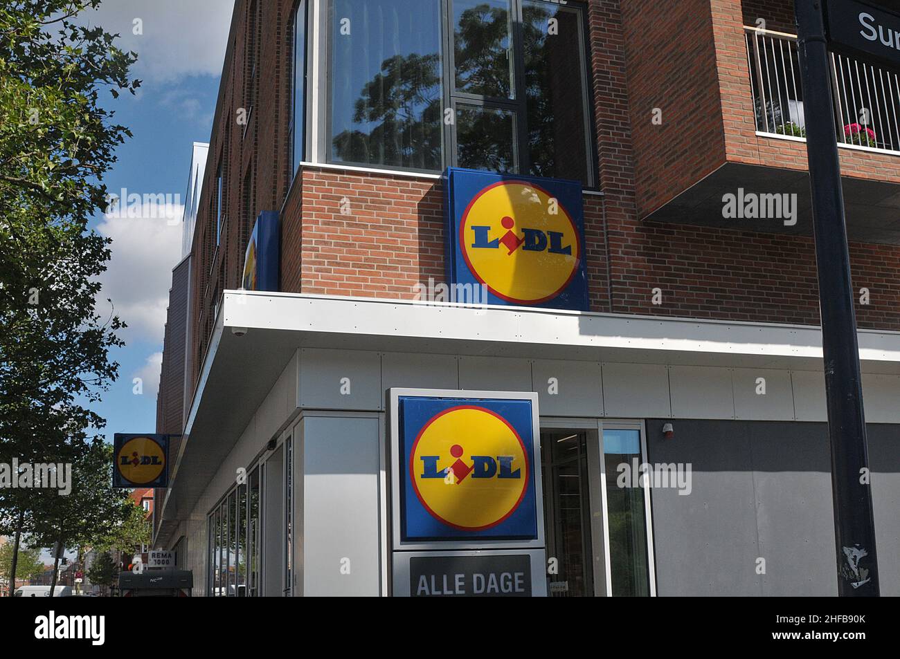 Lidl food maret hi-res stock photography and images - Alamy