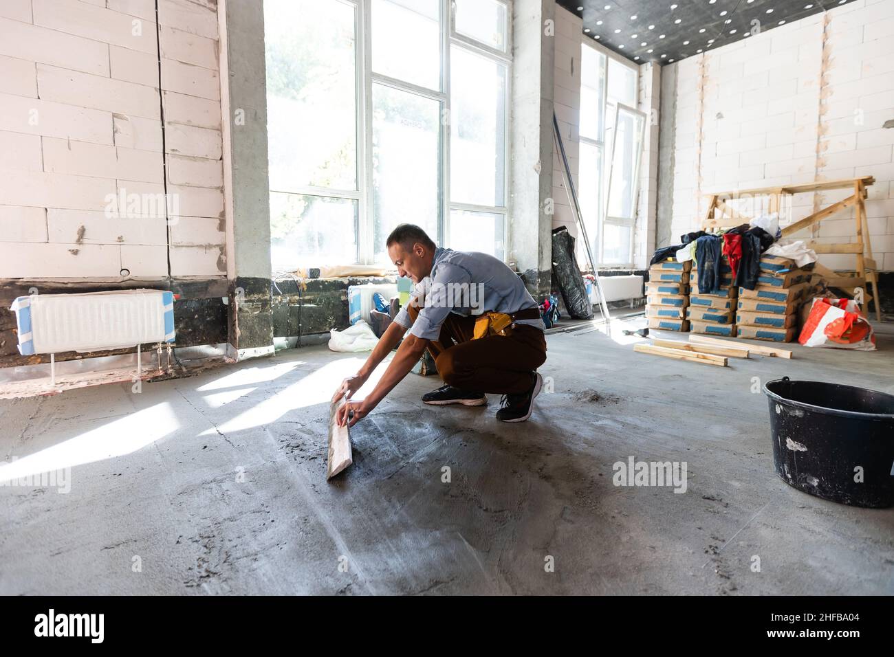 Workers laying floor large tiles hi-res stock photography and images ...