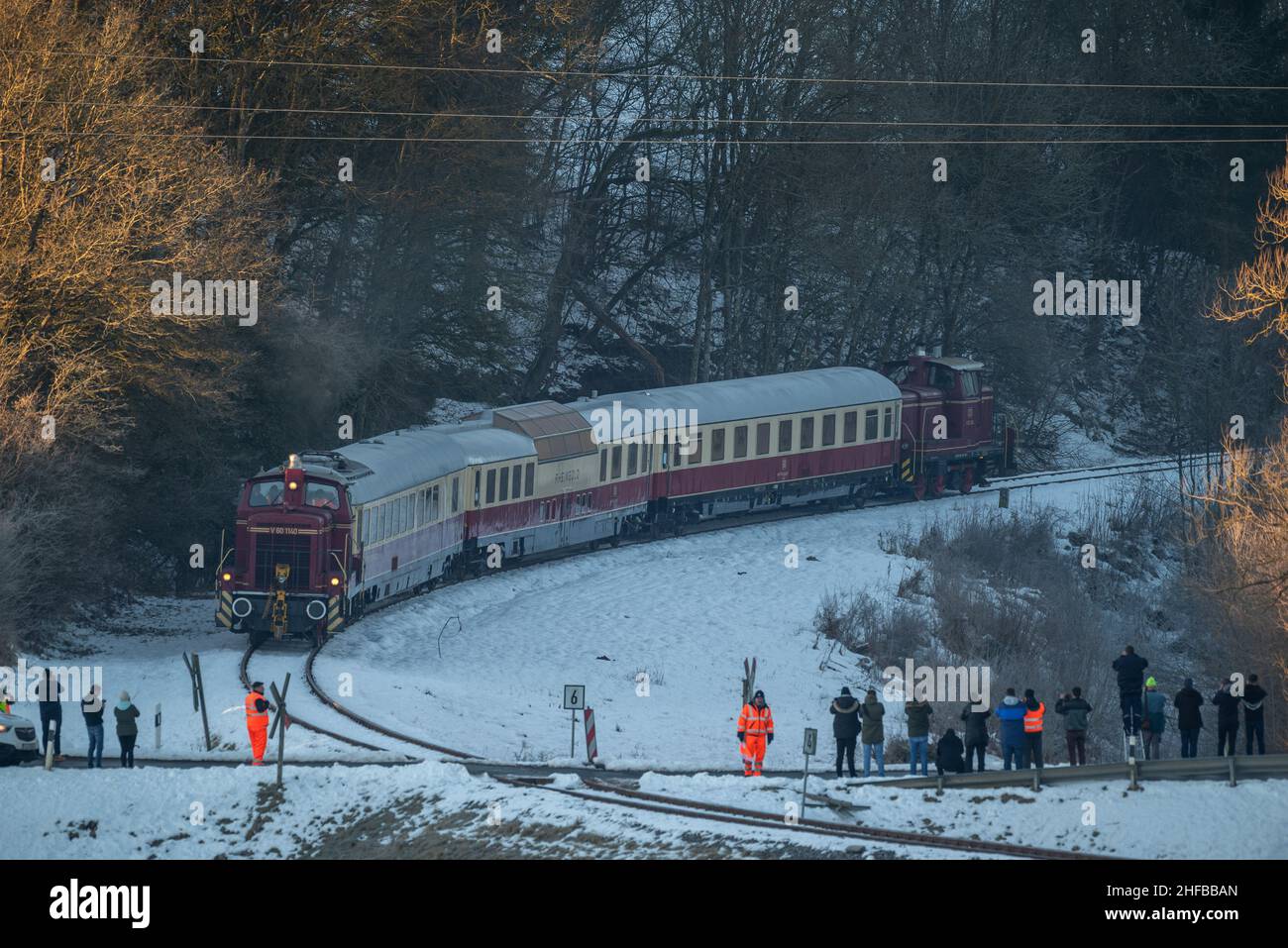 Hohenfels, Germany. 15th Jan, 2022. Railroad fans stand near Hohenfels ...