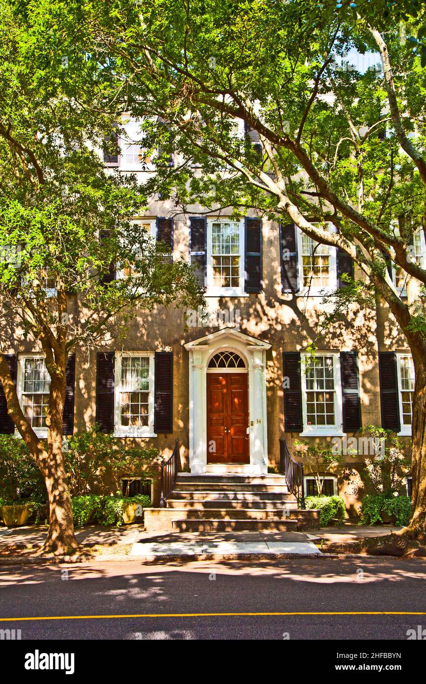 Southern Mansion with scenic tree in front Stock Photo - Alamy