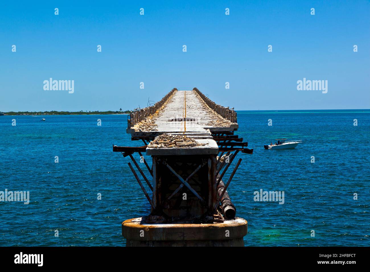 old rotten bridge near Bahia Honda State park Stock Photo - Alamy