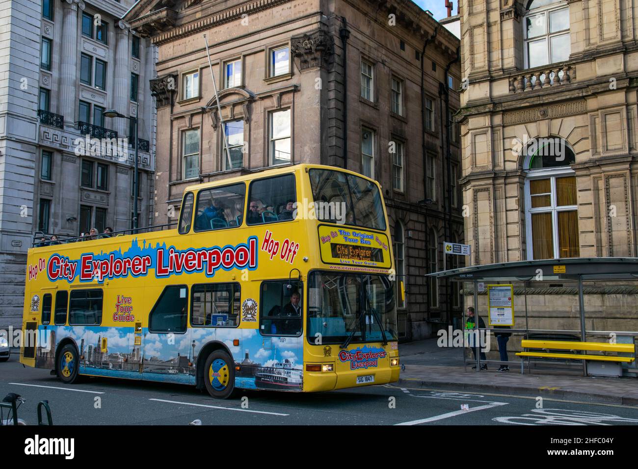 Liverpool, UK - 5th Jan 2020: Hop on hop of sightseeing tour bus in ...