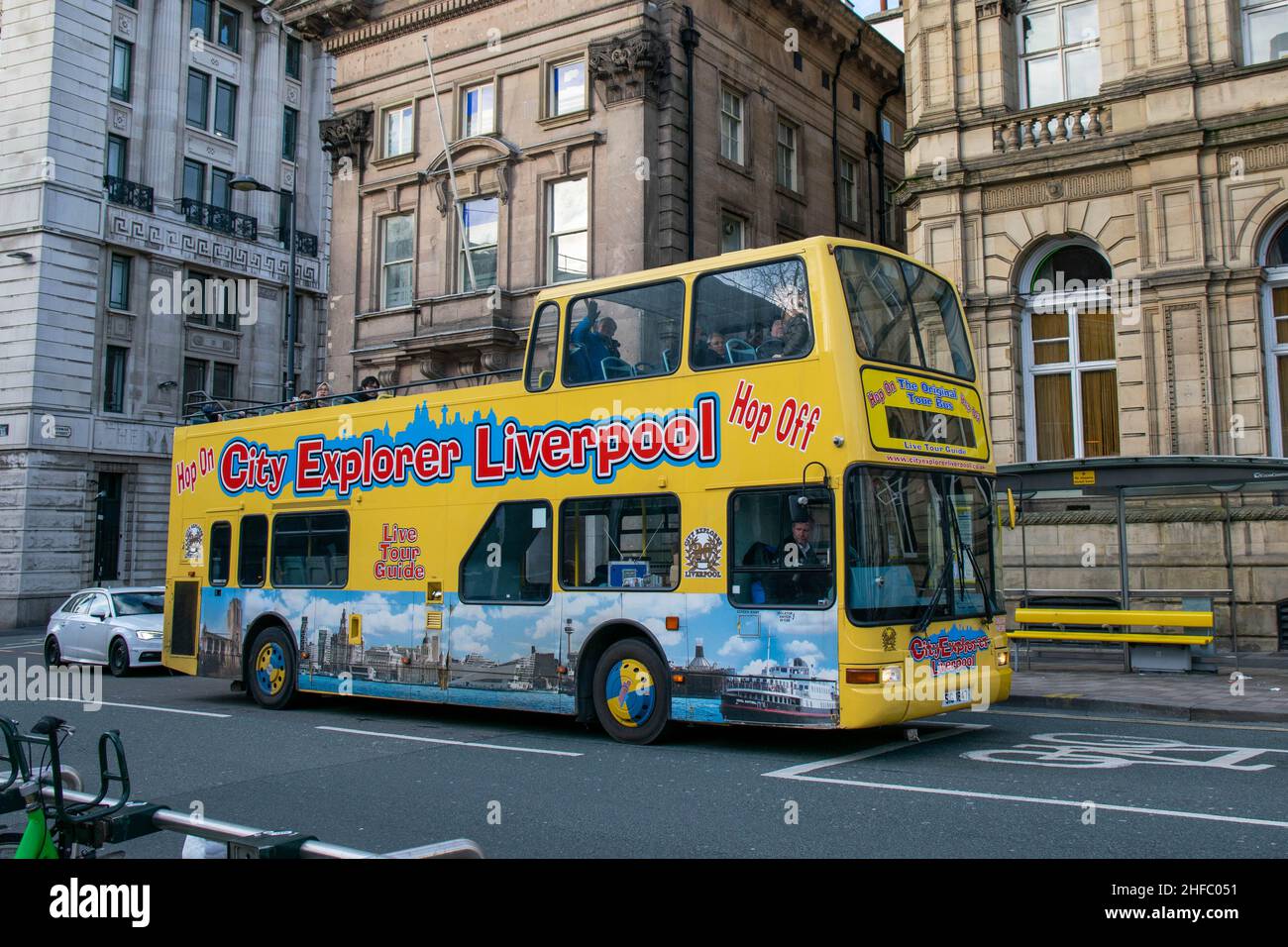 Liverpool, UK - 5th Jan 2020: Hop on hop of sightseeing tour bus in ...