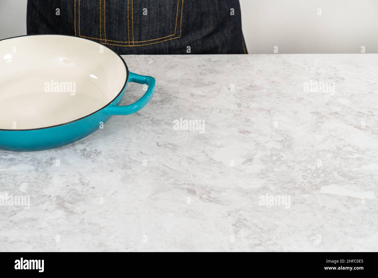 Cast iron pot cleaning hi-res stock photography and images - Alamy