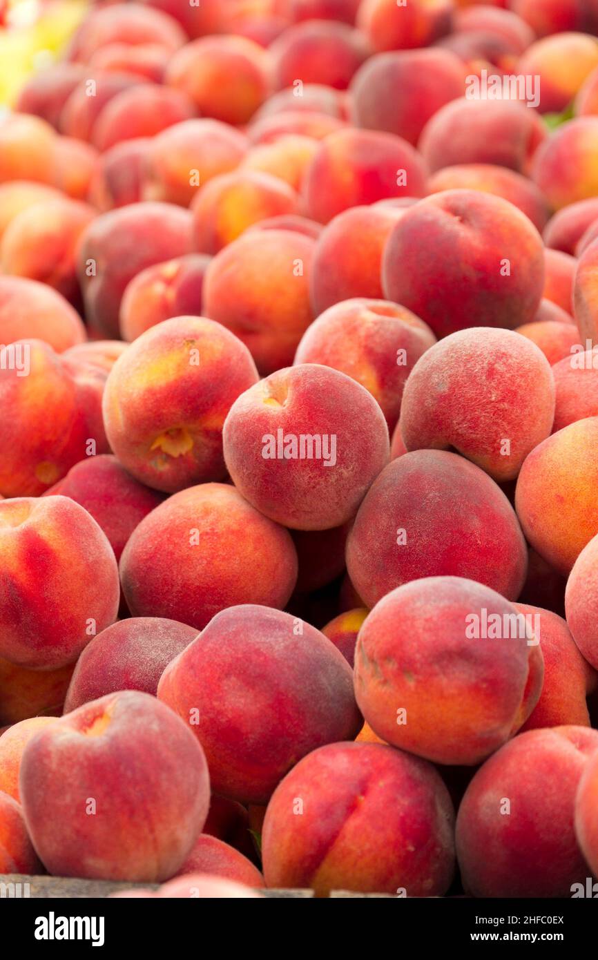 Peach harvest china hi-res stock photography and images - Alamy