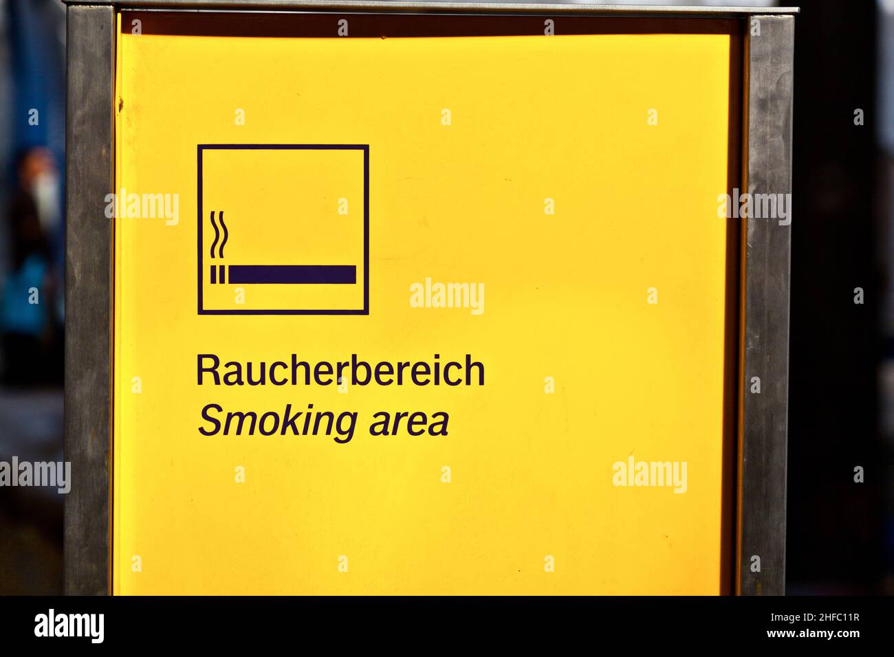 sign smoking area in a station Stock Photo - Alamy