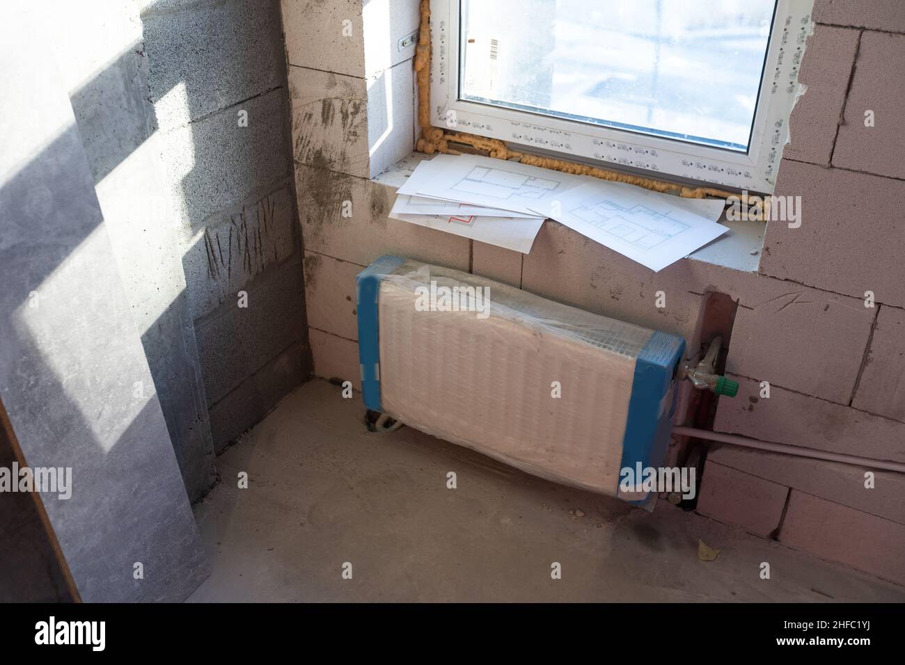 Repair heating radiator close-up. House Renovation Stock Photo - Alamy