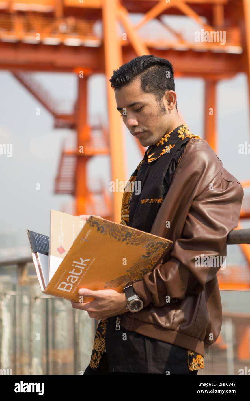 Batik in shanghai hi-res stock photography and images - Alamy