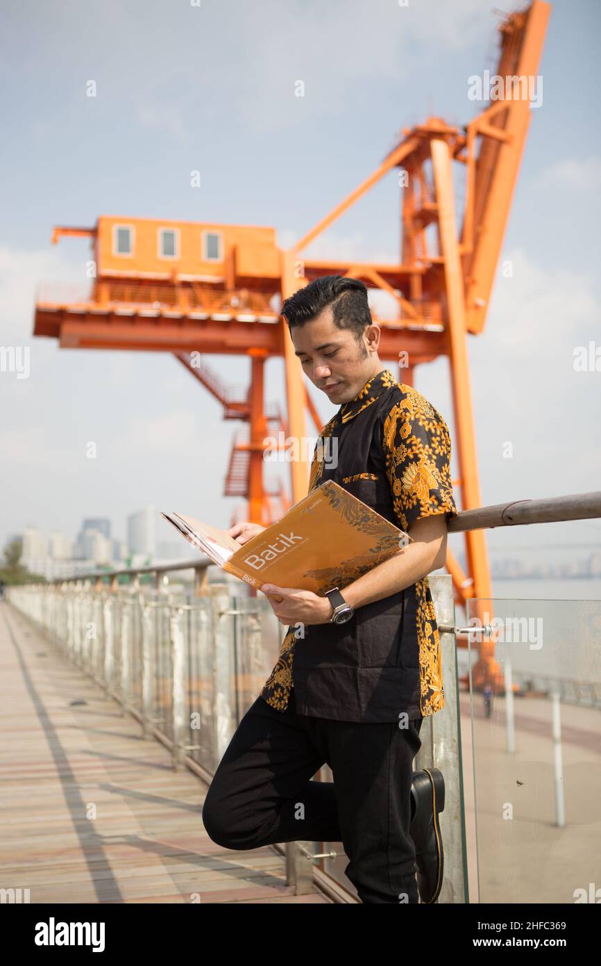 Batik in shanghai hi-res stock photography and images - Alamy