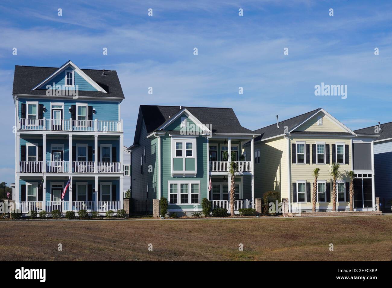 Row modern suburban houses hi-res stock photography and images - Alamy