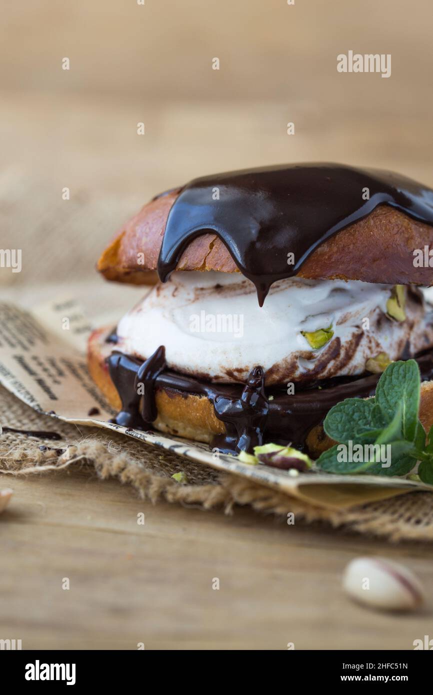 Burger box table hi-res stock photography and images - Alamy