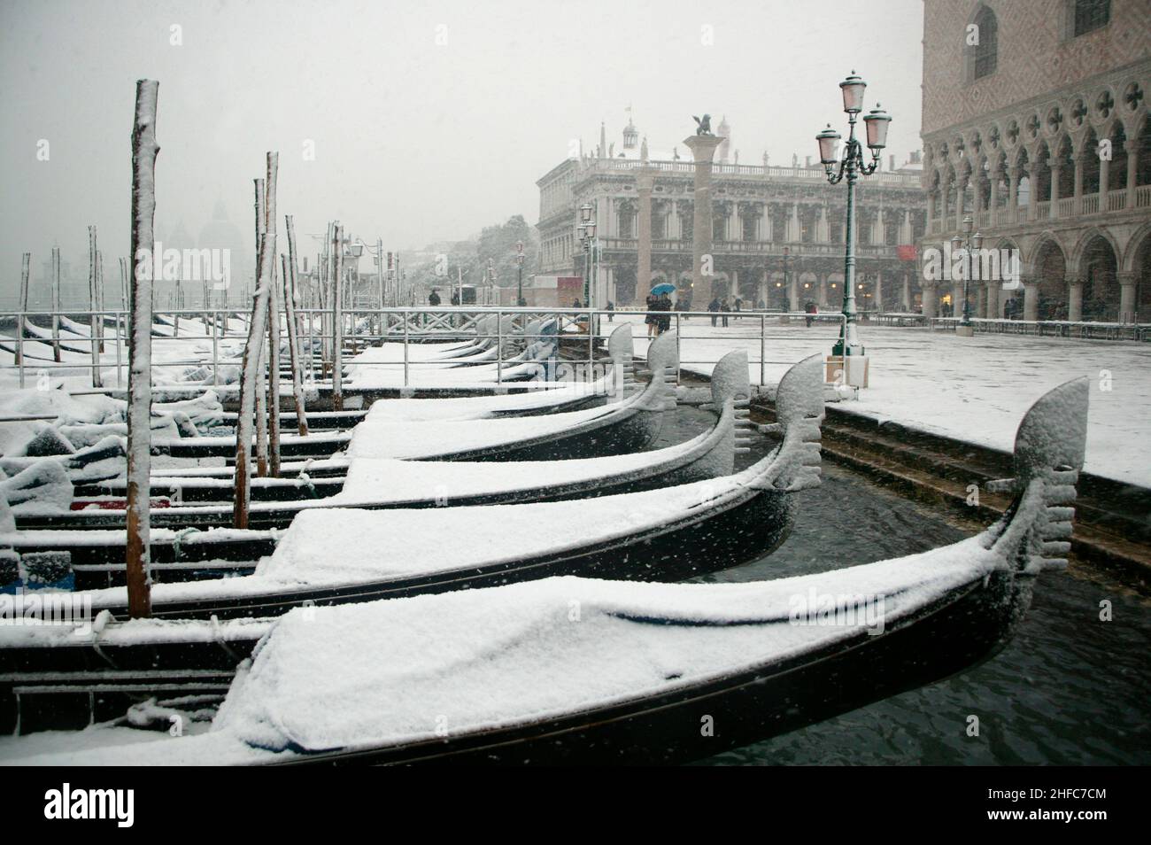 Beautiful view of venice with snow hi-res stock photography and images ...