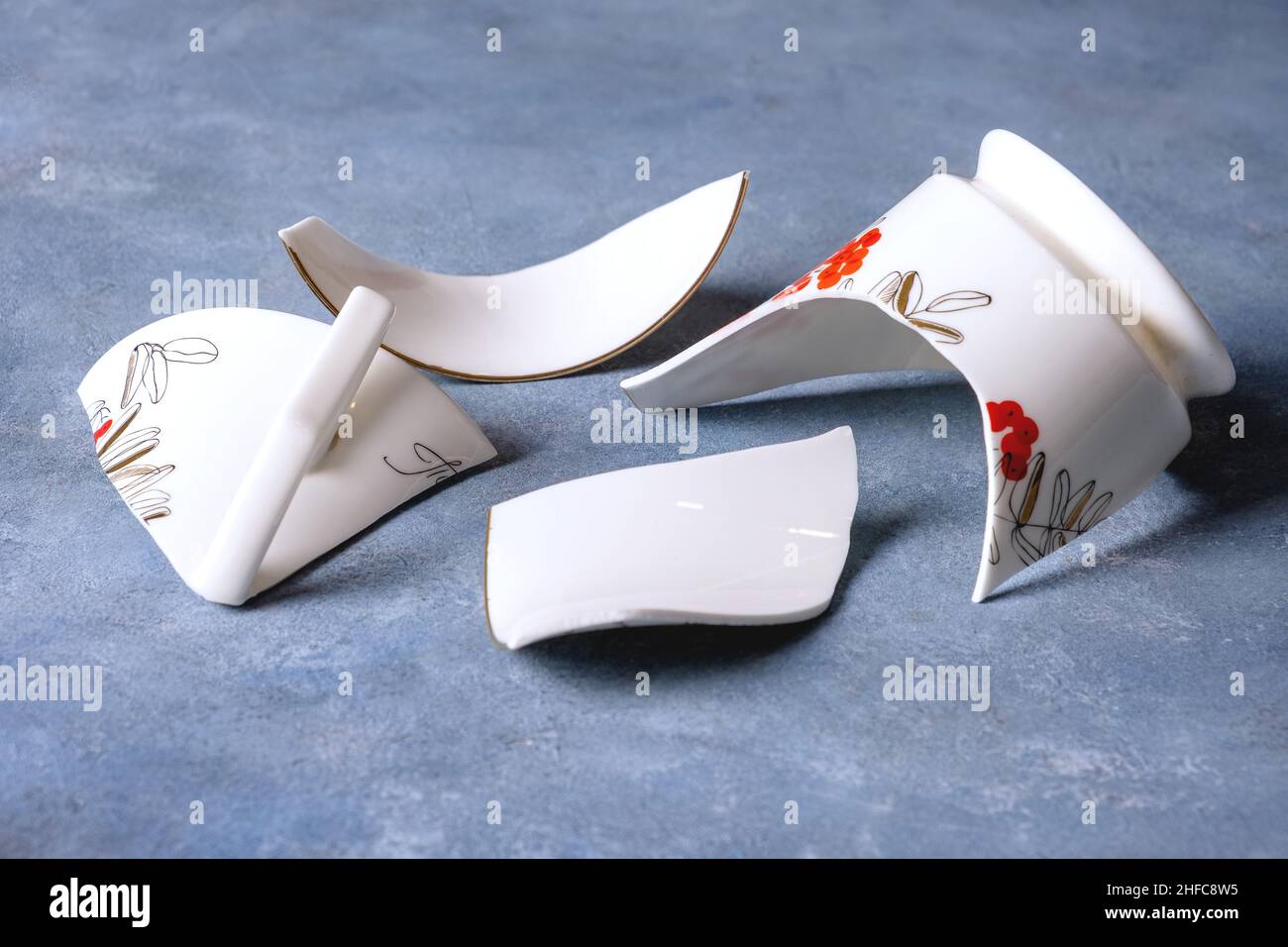 Fragments of white fragile porcelain cup Stock Photo - Alamy