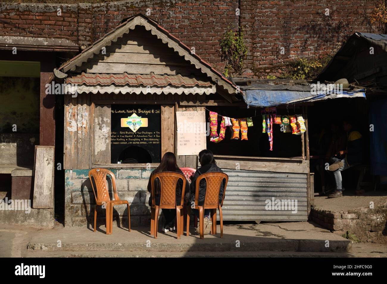 Tea stall. Lava bazaar, Rishi road, Kalimpong, West Bengal, India Stock ...