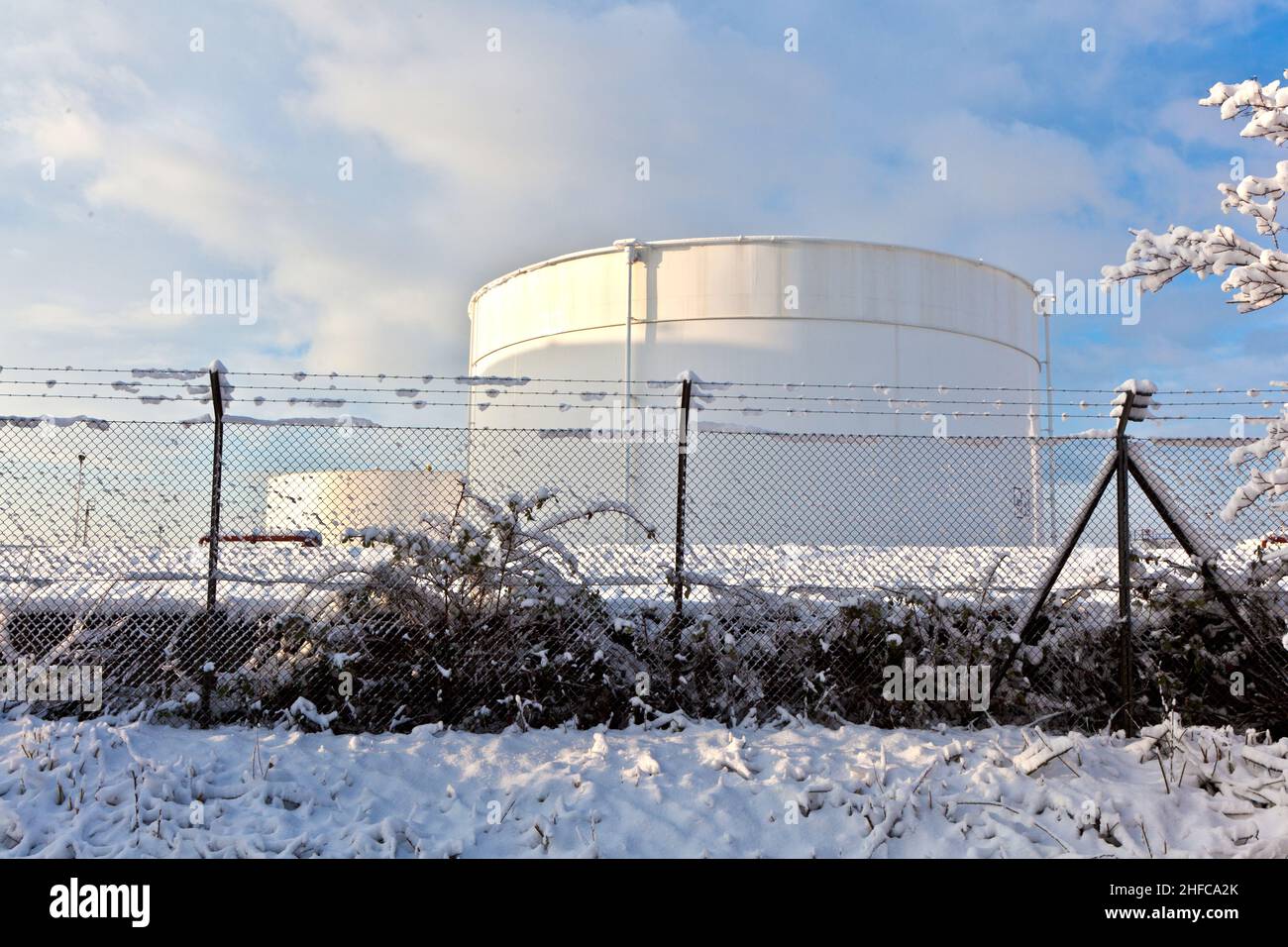 Climbing oil storage tank hi-res stock photography and images - Alamy