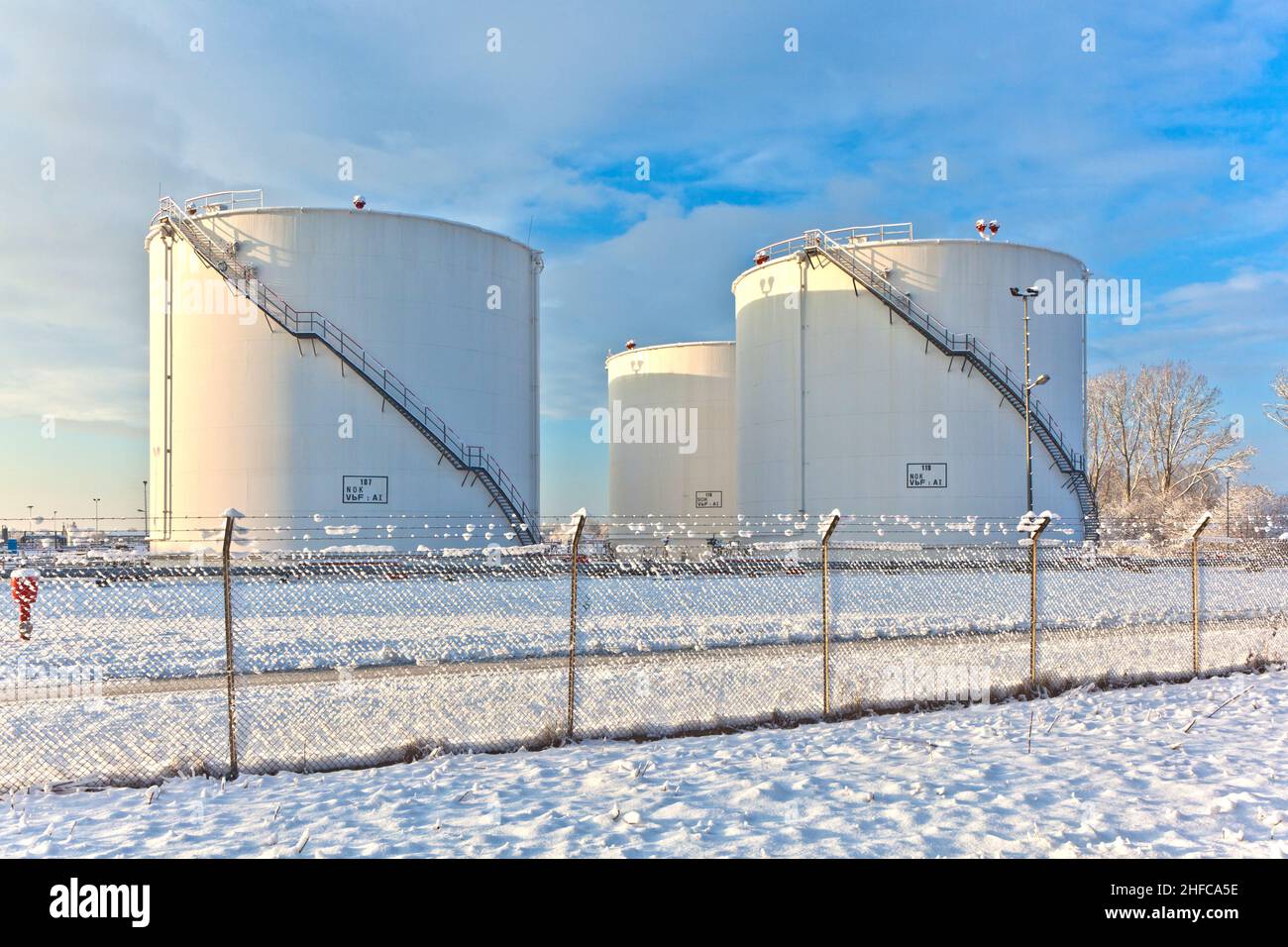 Climbing oil storage tank hi-res stock photography and images - Alamy