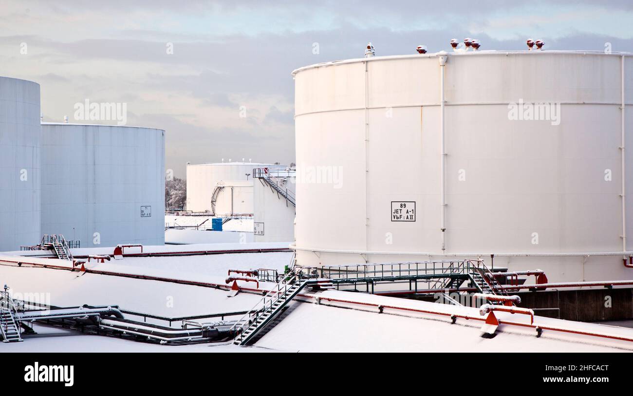 Climbing oil storage tank hi-res stock photography and images - Alamy