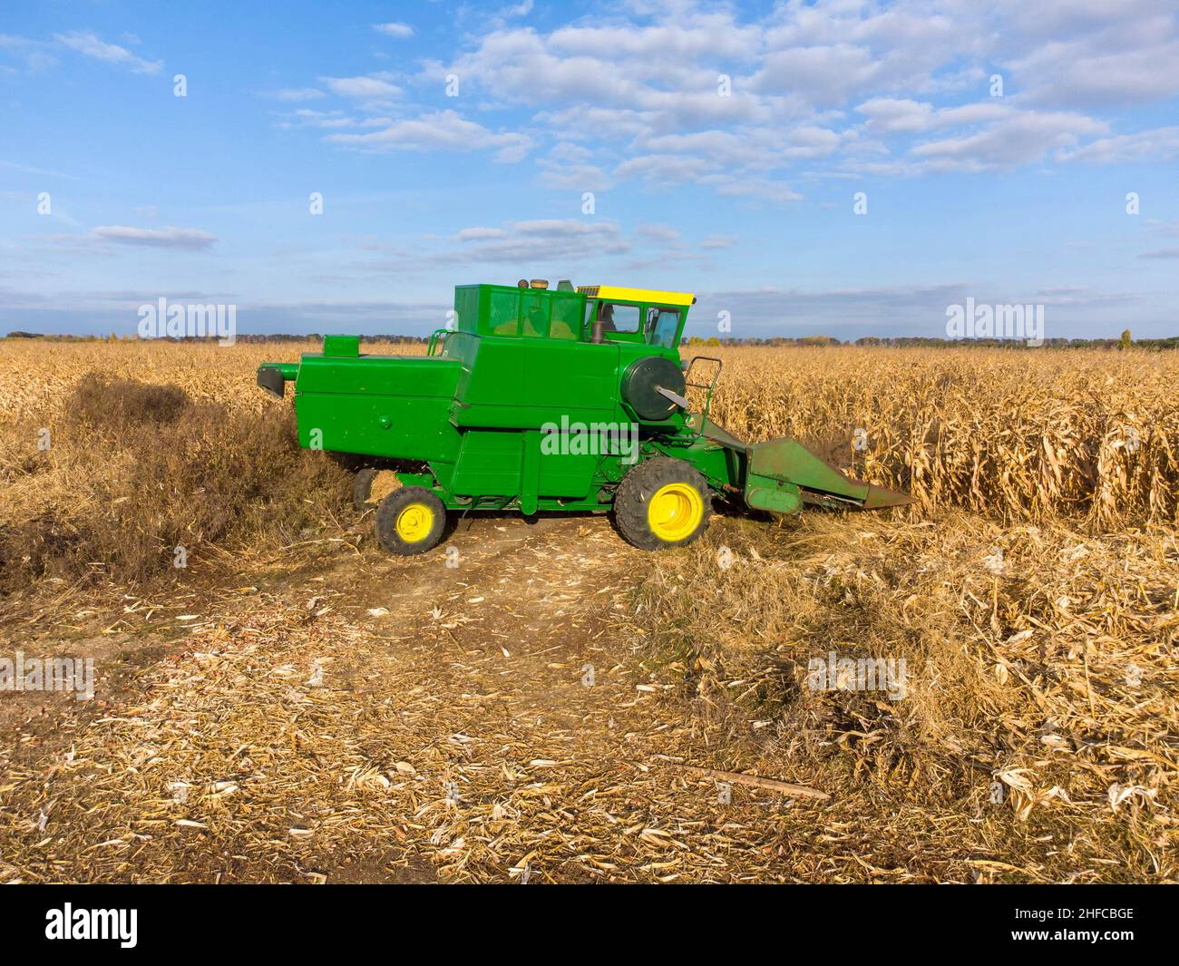 Green combine hi-res stock photography and images - Alamy