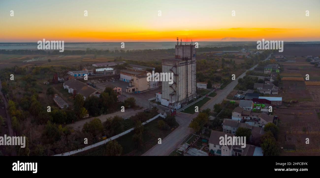 Large factory building hi-res stock photography and images - Alamy