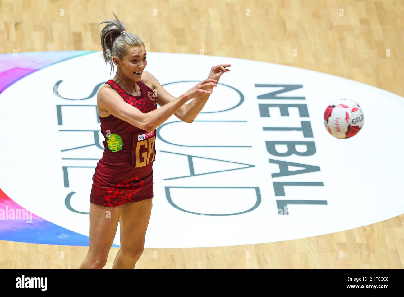 Netball pass hi-res stock photography and images - Alamy