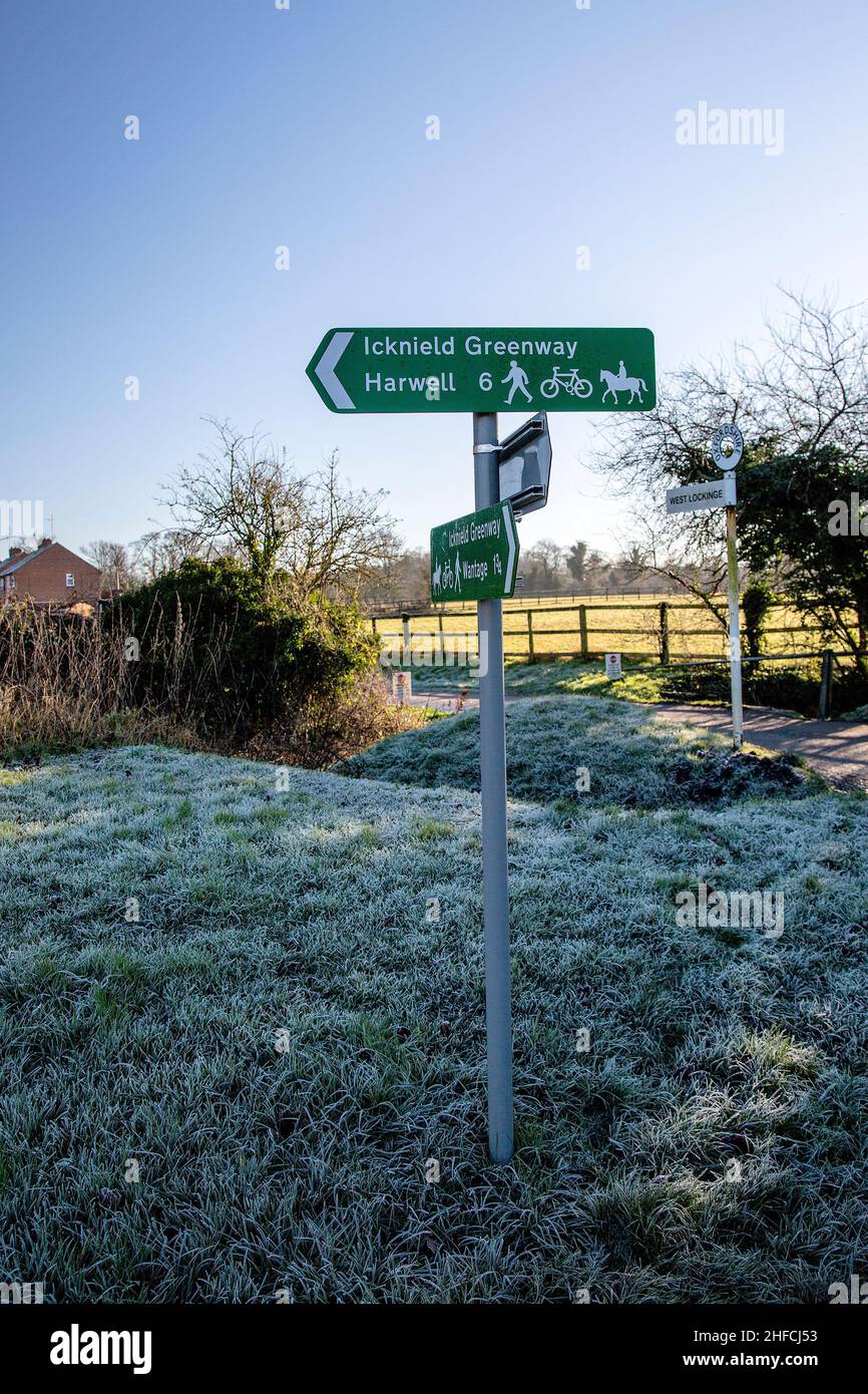Signage in the countryside hi-res stock photography and images - Alamy